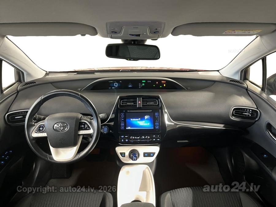 Красный Тойота Приус 2016 в Таллин, объемом двигателя 1.80 л и пробегом 182 тыс. км за 11990 €, фото 9 на AUTOMOTO.COM.LV