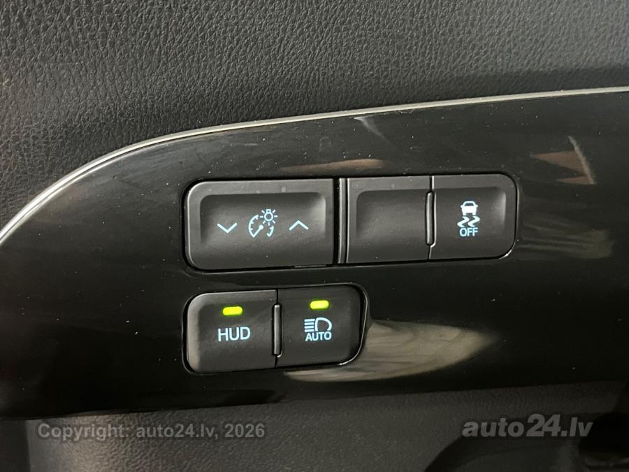 Красный Тойота Приус 2016 в Таллин, объемом двигателя 1.80 л и пробегом 182 тыс. км за 11990 €, фото 17 на AUTOMOTO.COM.LV