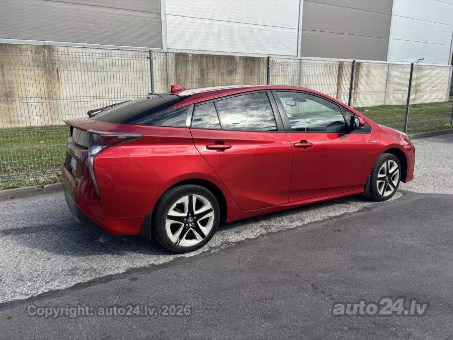 Sarkans Toyota Prius 2016 Tallina, ar dzinēja tilpumu 1.80 L un nobraukumu 184 tūkst. km par 11500 €, foto 3 vietnē AUTOMOTO.COM.LV