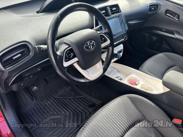 Красный Тойота Приус 2016 в Таллин, объемом двигателя 1.80 л и пробегом 184 тыс. км за 11500 €, фото 9 на AUTOMOTO.COM.LV