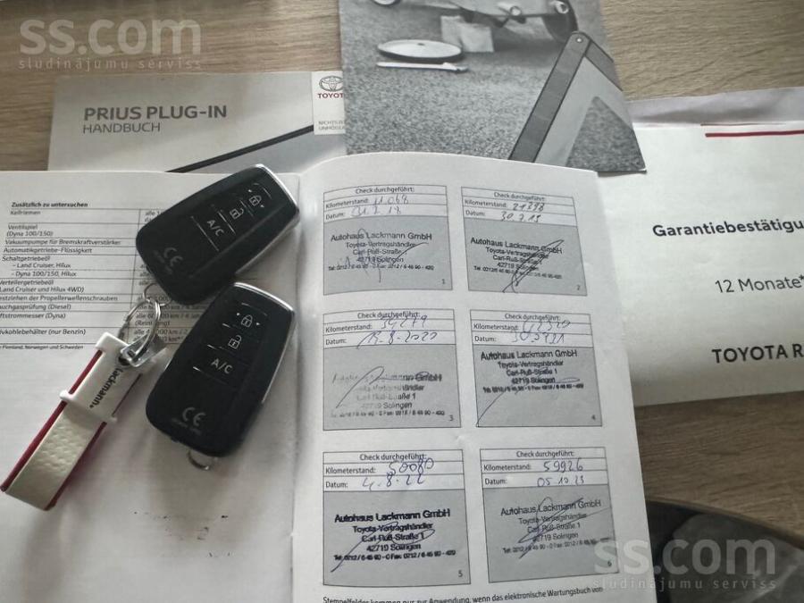Red Toyota Prius 2017 in Riga, with an engine capacity of 1.80 L and mileage of 80 thousand km for 17500 €, photo 22 on AUTOMOTO.COM.LV