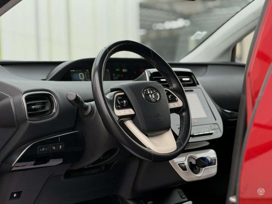 Красный Тойота Приус 2017 в Таураге, объемом двигателя 1.80 л и пробегом 263 тыс. км за 11800 €, фото 49 на AUTOMOTO.COM.LV