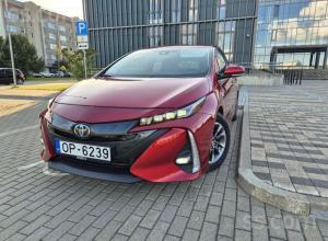 Красный Тойота Приус 2018 в Рига, объемом двигателя 1.80 л и пробегом 139 тыс. км за 14300 €, фото  на AUTOMOTO.COM.LV