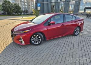 Красный Тойота Приус 2018 в Рига, объемом двигателя 1.80 л и пробегом 139 тыс. км за 14300 €, фото 3 на AUTOMOTO.COM.LV