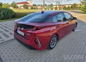 Красный Тойота Приус 2018 в Рига, объемом двигателя 1.80 л и пробегом 139 тыс. км за 14300 €, фото 5 на AUTOMOTO.COM.LV