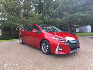 Red Toyota Prius 2018 in Kaunas, with an engine capacity of 1.80 L and mileage of 148 thousand km for 14850 €, photo 1 on AUTOMOTO.COM.LV