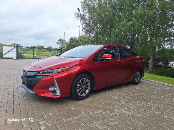 Sarkans Toyota Prius 2018 Kauņa, ar dzinēja tilpumu 1.80 L un nobraukumu 148 tūkst. km par 14850 €, foto 4 vietnē AUTOMOTO.COM.LV