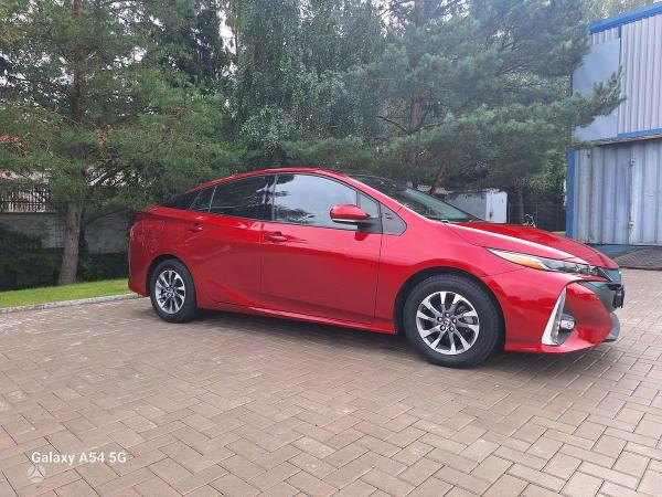 Sarkans Toyota Prius 2018 Kauņa, ar dzinēja tilpumu 1.80 L un nobraukumu 148 tūkst. km par 14850 €, foto 5 vietnē AUTOMOTO.COM.LV