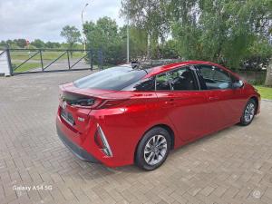 Red Toyota Prius 2018 in Kaunas, with an engine capacity of 1.80 L and mileage of 148 thousand km for 14850 €, photo 7 on AUTOMOTO.COM.LV