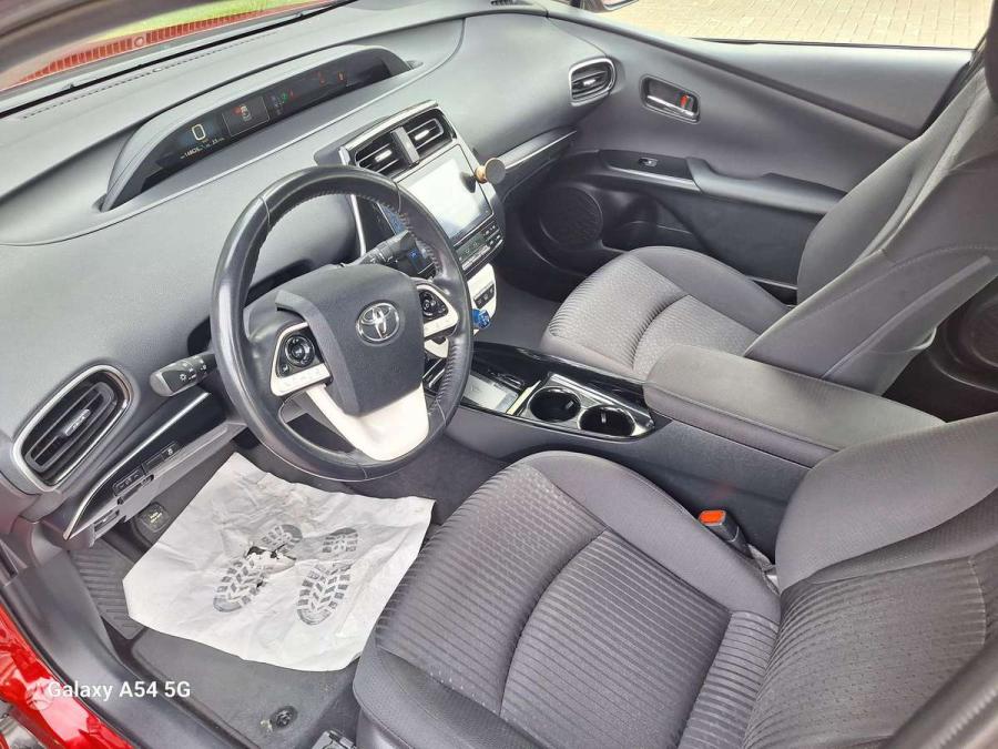 Red Toyota Prius 2018 in Kaunas, with an engine capacity of 1.80 L and mileage of 148 thousand km for 14850 €, photo 12 on AUTOMOTO.COM.LV