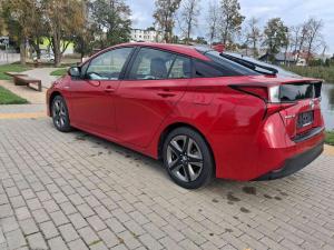 Red Toyota Prius 2019 in Raseiniai, with an engine capacity of 1.80 L and mileage of 185 thousand km for 14900 €, photo 6 on AUTOMOTO.COM.LV