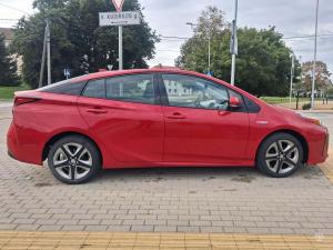Red Toyota Prius 2019 in Raseiniai, with an engine capacity of 1.80 L and mileage of 185 thousand km for 14900 €, photo 8 on AUTOMOTO.COM.LV