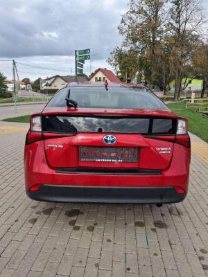 Red Toyota Prius 2019 in Raseiniai, with an engine capacity of 1.80 L and mileage of 185 thousand km for 14900 €, photo 9 on AUTOMOTO.COM.LV