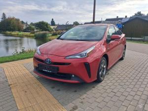 Red Toyota Prius 2019 in Raseiniai, with an engine capacity of 1.80 L and mileage of 185 thousand km for 14900 €, photo 11 on AUTOMOTO.COM.LV