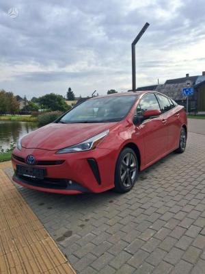 Red Toyota Prius 2019 in Raseiniai, with an engine capacity of 1.80 L and mileage of 185 thousand km for 14900 €, photo 13 on AUTOMOTO.COM.LV