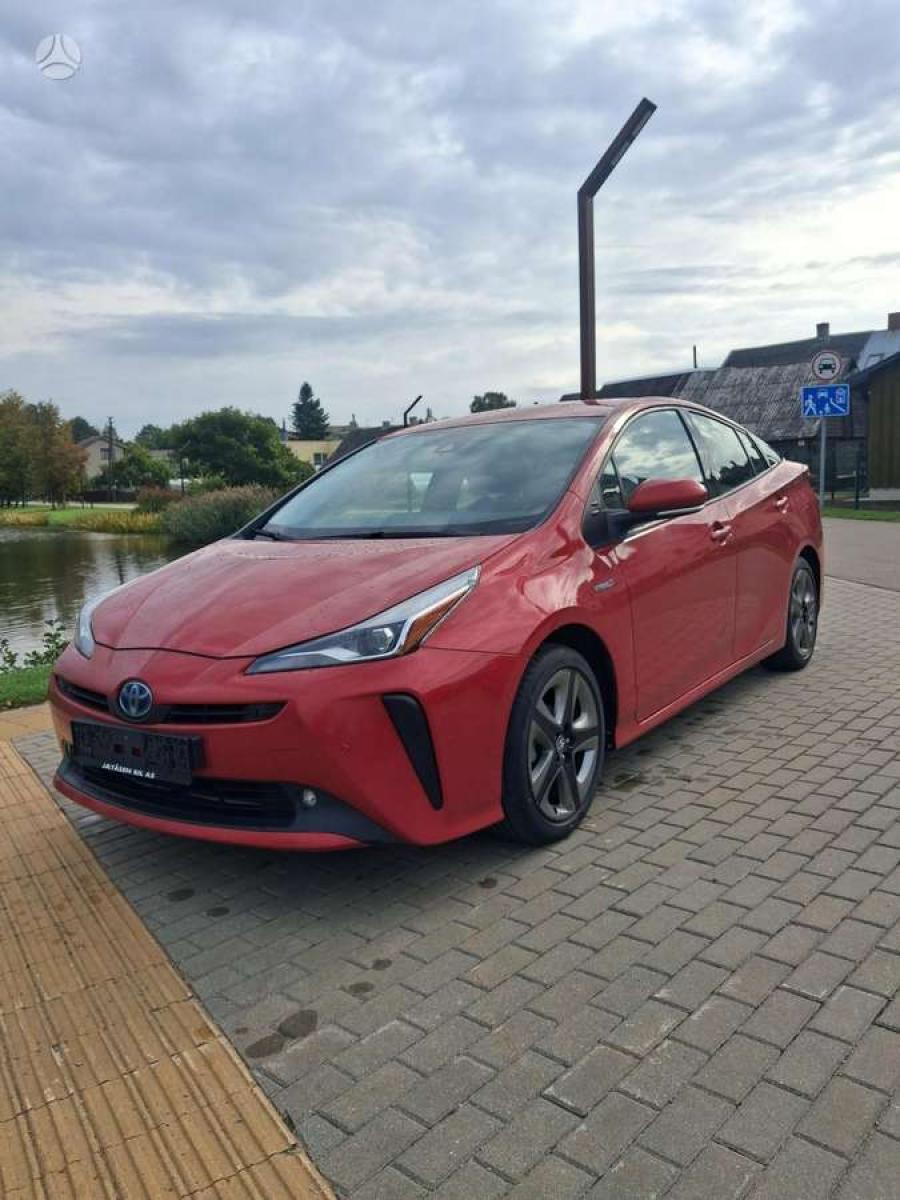 Red Toyota Prius 2019 in Raseiniai, with an engine capacity of 1.80 L and mileage of 185 thousand km for 14900 €, photo 13 on AUTOMOTO.COM.LV