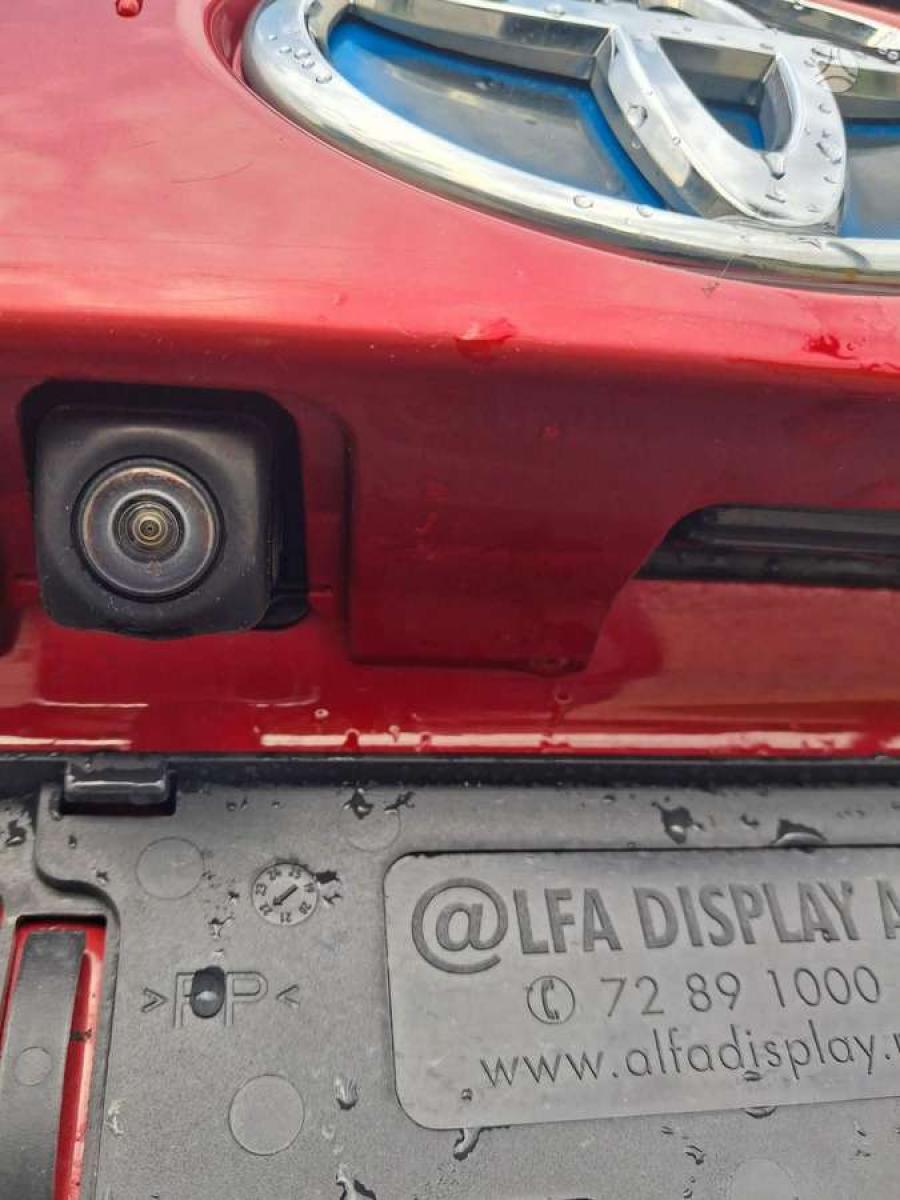 Red Toyota Prius 2019 in Raseiniai, with an engine capacity of 1.80 L and mileage of 185 thousand km for 14900 €, photo 14 on AUTOMOTO.COM.LV