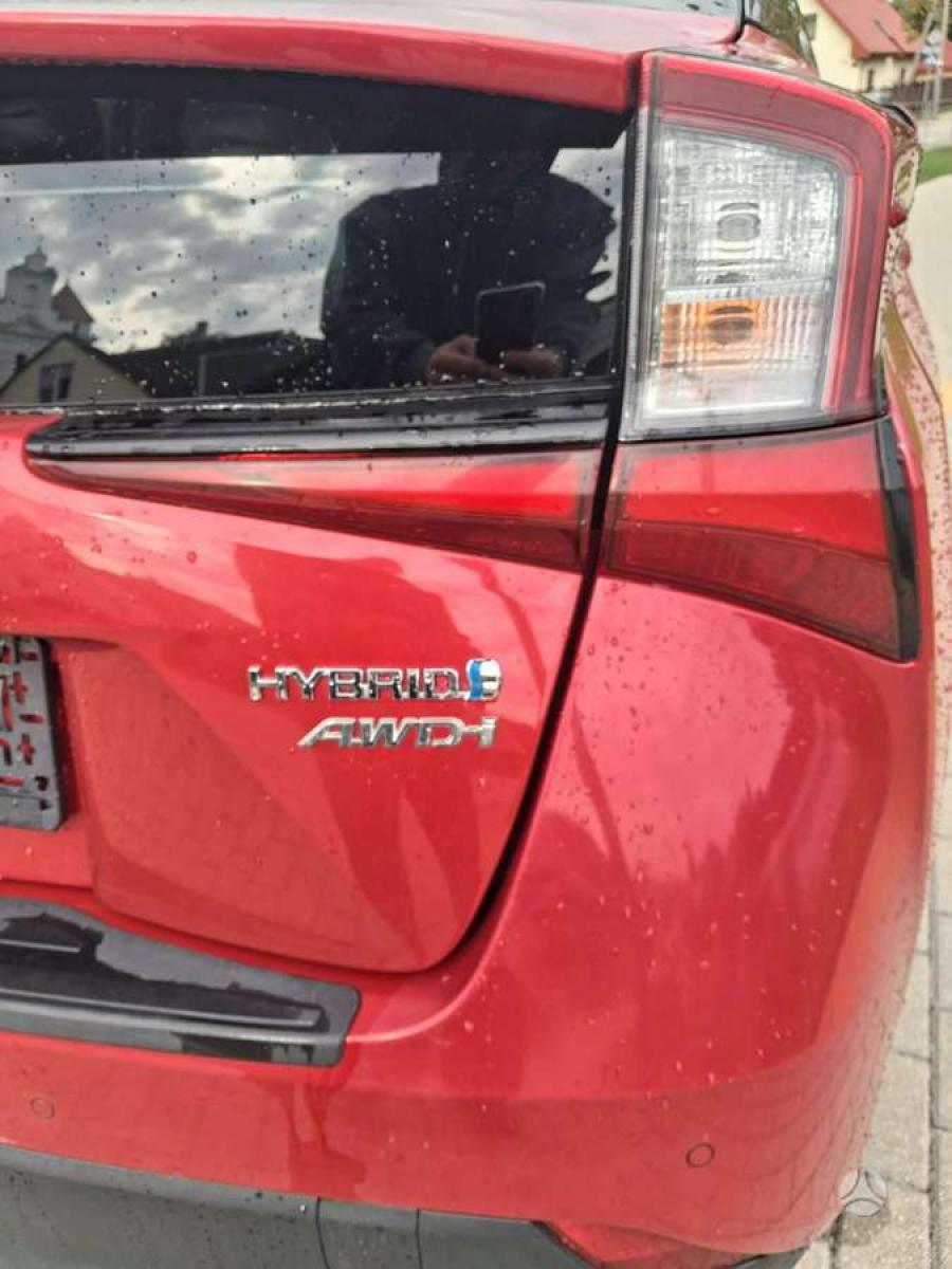 Red Toyota Prius 2019 in Raseiniai, with an engine capacity of 1.80 L and mileage of 185 thousand km for 14900 €, photo 16 on AUTOMOTO.COM.LV