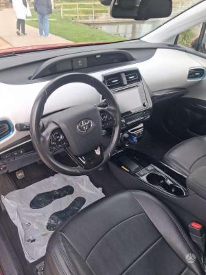Red Toyota Prius 2019 in Raseiniai, with an engine capacity of 1.80 L and mileage of 185 thousand km for 14900 €, photo 26 on AUTOMOTO.COM.LV