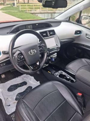 Red Toyota Prius 2019 in Raseiniai, with an engine capacity of 1.80 L and mileage of 185 thousand km for 14900 €, photo 28 on AUTOMOTO.COM.LV