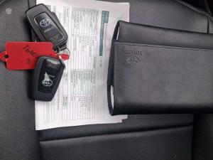 Red Toyota Prius 2019 in Raseiniai, with an engine capacity of 1.80 L and mileage of 185 thousand km for 14900 €, photo 30 on AUTOMOTO.COM.LV