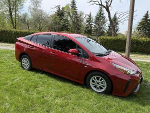 Red Toyota Prius 2021 in Panevezys, with an engine capacity of 1.80 L and mileage of 212 thousand km for 12400 €, photo 3 on AUTOMOTO.COM.LV