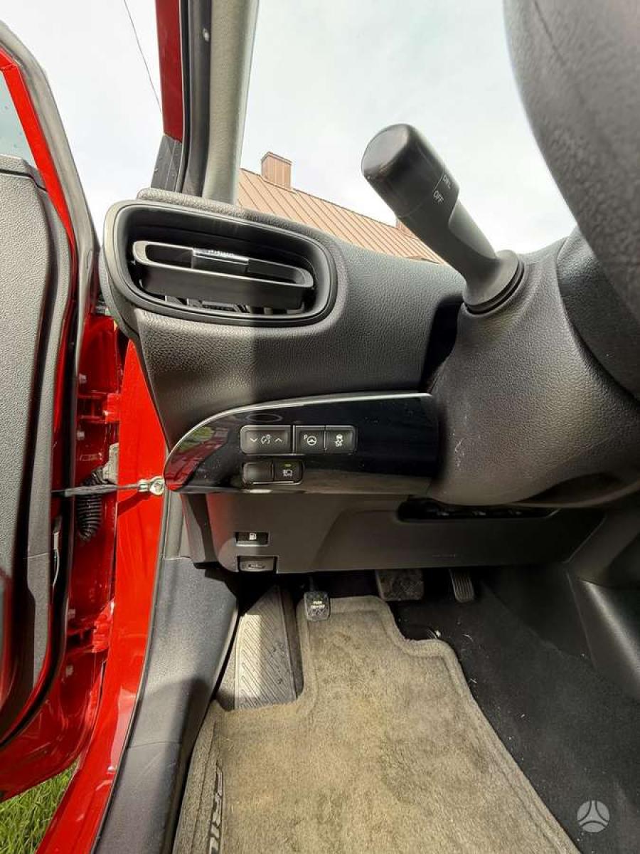 Red Toyota Prius 2021 in Panevezys, with an engine capacity of 1.80 L and mileage of 212 thousand km for 12400 €, photo 10 on AUTOMOTO.COM.LV