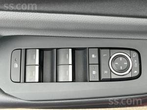 Sarkans Toyota Prius 2025 Rīga, ar dzinēja tilpumu 2.00 L un nobraukumu 14 tūkst. km par 36990 €, foto 24 vietnē AUTOMOTO.COM.LV