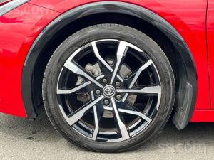 Sarkans Toyota Prius 2025 Rīga, ar dzinēja tilpumu 2.00 L un nobraukumu 14 tūkst. km par 36990 €, foto 26 vietnē AUTOMOTO.COM.LV