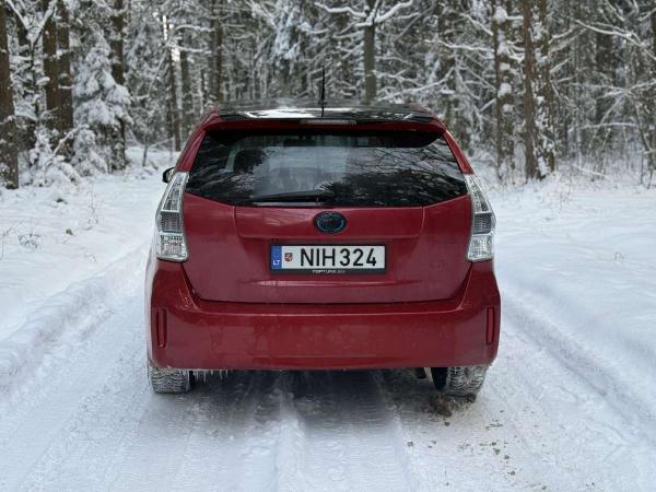 Red Toyota Prius 2012 in Kaunas, with an engine capacity of 1.80 L and mileage of 466 thousand km for 7550 €, photo 6 on AUTOMOTO.COM.LV