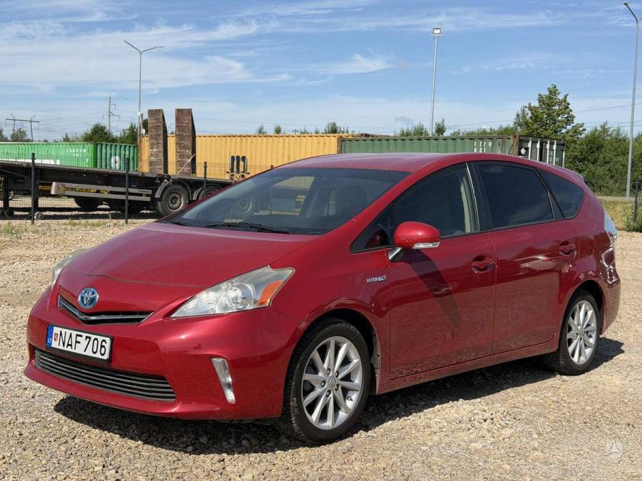 Sarkans Toyota Prius 2013 Šauļi, ar dzinēja tilpumu 1.80 L un nobraukumu 228 tūkst. km par 8500 €, foto 1 vietnē AUTOMOTO.COM.LV