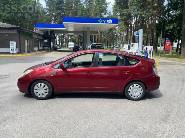 Red Toyota Prius 2004 in Riga, with an engine capacity of 1.50 L and mileage of 0 thousand km for 1199 €, photo 2 on AUTOMOTO.COM.LV