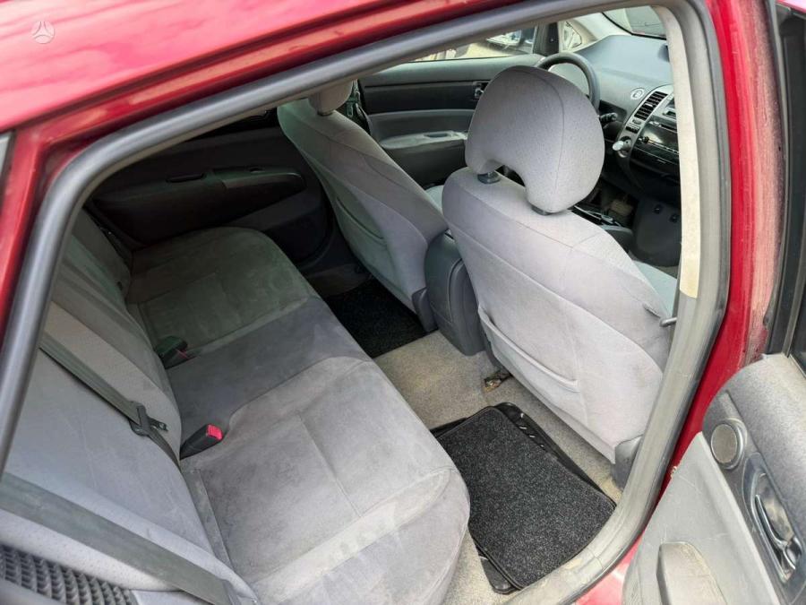 Sarkans Toyota Prius 2004 Viļņa, ar dzinēja tilpumu 1.50 L un nobraukumu 485 tūkst. km par 1300 €, foto 8 vietnē AUTOMOTO.COM.LV