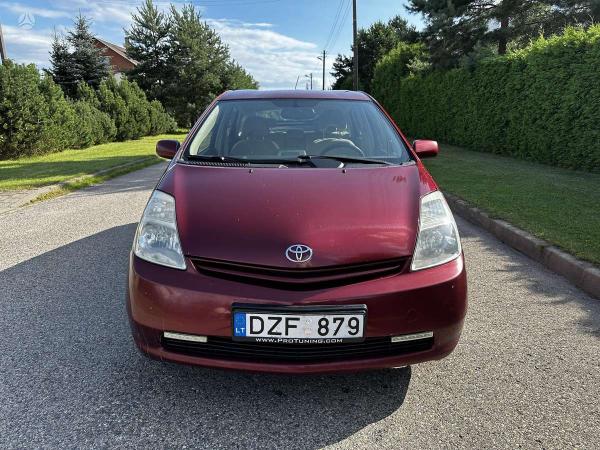 Red Toyota Prius 2005 in Vilnius, with an engine capacity of 0.00 L and mileage of 160 thousand km for 3200 €, photo 2 on AUTOMOTO.COM.LV