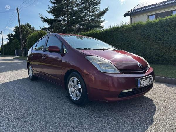 Red Toyota Prius 2005 in Vilnius, with an engine capacity of 0.00 L and mileage of 160 thousand km for 3200 €, photo 3 on AUTOMOTO.COM.LV