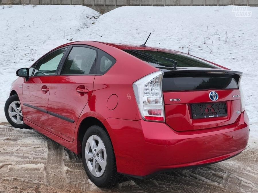 Red Toyota Prius 2010 in Vilnius, with an engine capacity of 1.80 L and mileage of 181 thousand km for 7950 €, photo 17 on AUTOMOTO.COM.LV
