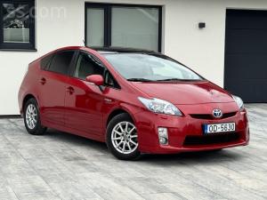 Red Toyota Prius 2012 in Jelgava, with an engine capacity of 1.80 L and mileage of 244 thousand km for 7800 €, photo 5 on AUTOMOTO.COM.LV