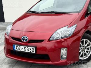 Red Toyota Prius 2012 in Jelgava, with an engine capacity of 1.80 L and mileage of 244 thousand km for 7800 €, photo 9 on AUTOMOTO.COM.LV