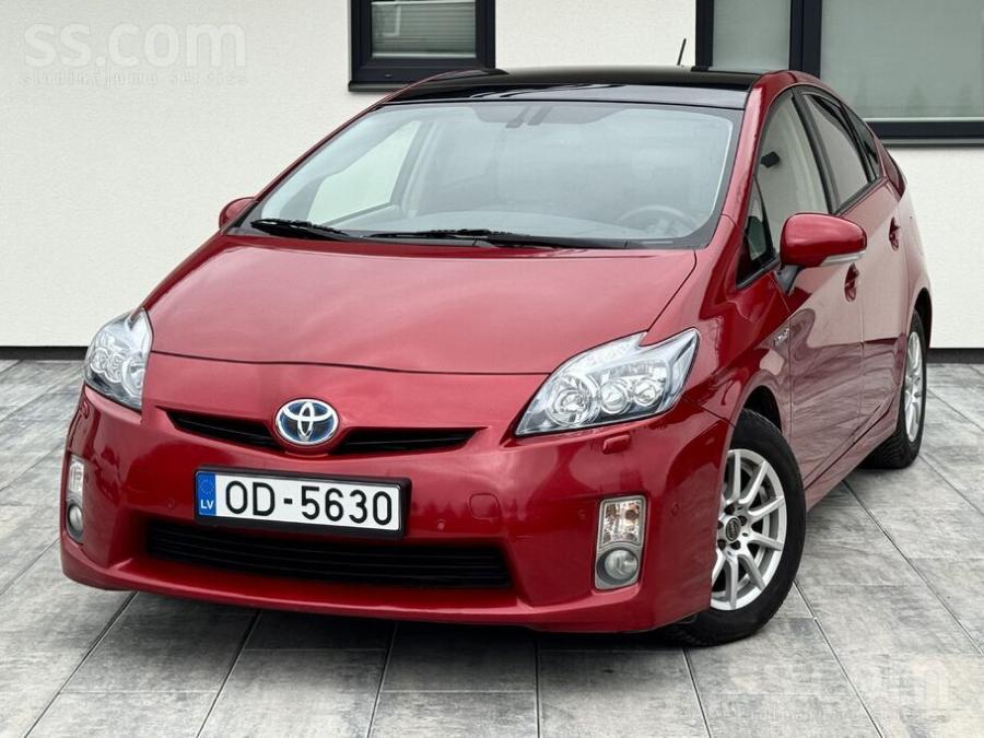 Red Toyota Prius 2012 in Jelgava, with an engine capacity of 1.80 L and mileage of 244 thousand km for 7800 €, photo 12 on AUTOMOTO.COM.LV