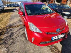 Red Toyota Prius 2013 in Siauliai, with an engine capacity of 1.80 L and mileage of 228 thousand km for 8500 €, photo 3 on AUTOMOTO.COM.LV