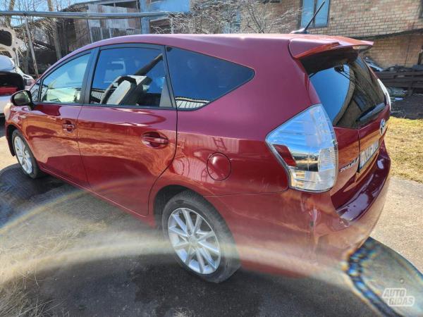 Red Toyota Prius 2013 in Siauliai, with an engine capacity of 1.80 L and mileage of 228 thousand km for 8500 €, photo 3 on AUTOMOTO.COM.LV