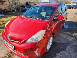 Red Toyota Prius 2013 in Siauliai, with an engine capacity of 1.80 L and mileage of 228 thousand km for 8500 €, photo 5 on AUTOMOTO.COM.LV