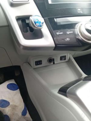 Красный Тойота Приус 2014 в Таураге, объемом двигателя 1.80 л и пробегом 243 тыс. км за 9200 €, фото 17 на AUTOMOTO.COM.LV