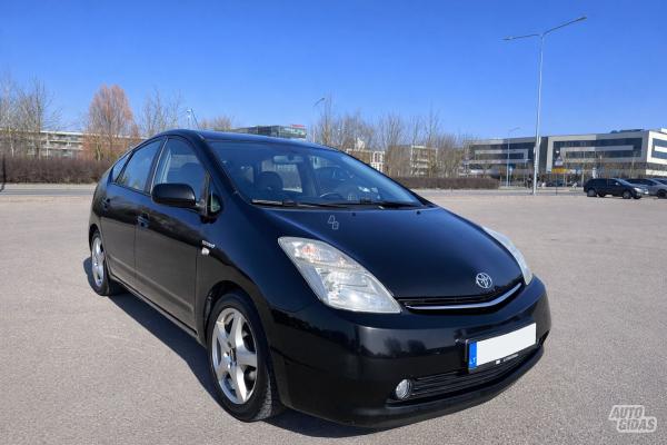 Toyota Prius 2006 Viļņa, ar dzinēja tilpumu 1.50 L un nobraukumu 297 tūkst. km par 3300 €, foto 2 vietnē AUTOMOTO.COM.LV