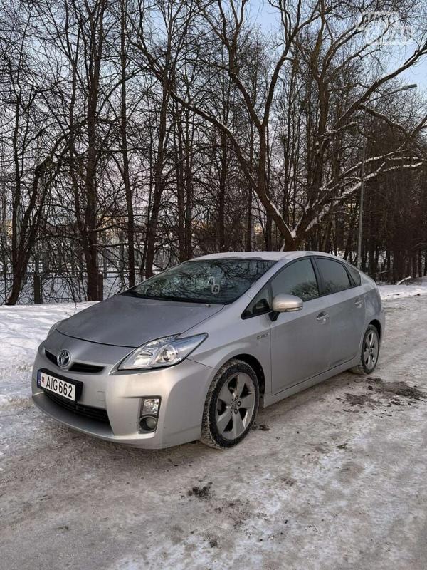 Toyota Prius 2010 Viļņa, ar dzinēja tilpumu 1.80 L un nobraukumu 330 tūkst. km par 4500 €, foto 1 vietnē AUTOMOTO.COM.LV