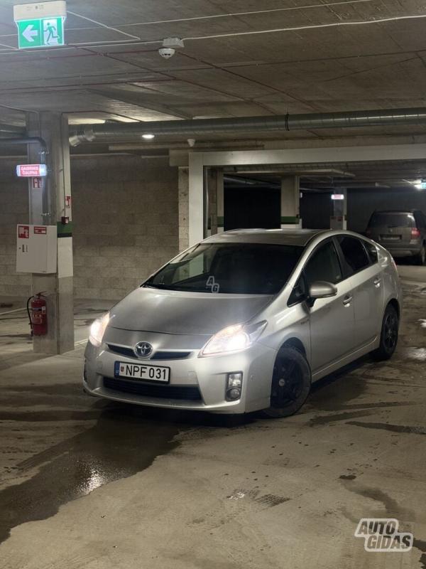 Toyota Prius 2011 Viļņa, ar dzinēja tilpumu 1.80 L un nobraukumu 305 tūkst. km par 4850 €, foto 1 vietnē AUTOMOTO.COM.LV