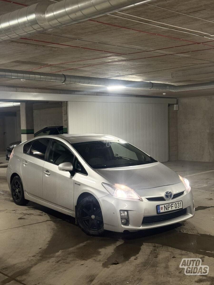 Toyota Prius 2011 in Vilnius, with an engine capacity of 1.80 L and mileage of 305 thousand km for 4850 €, photo 2 on AUTOMOTO.COM.LV
