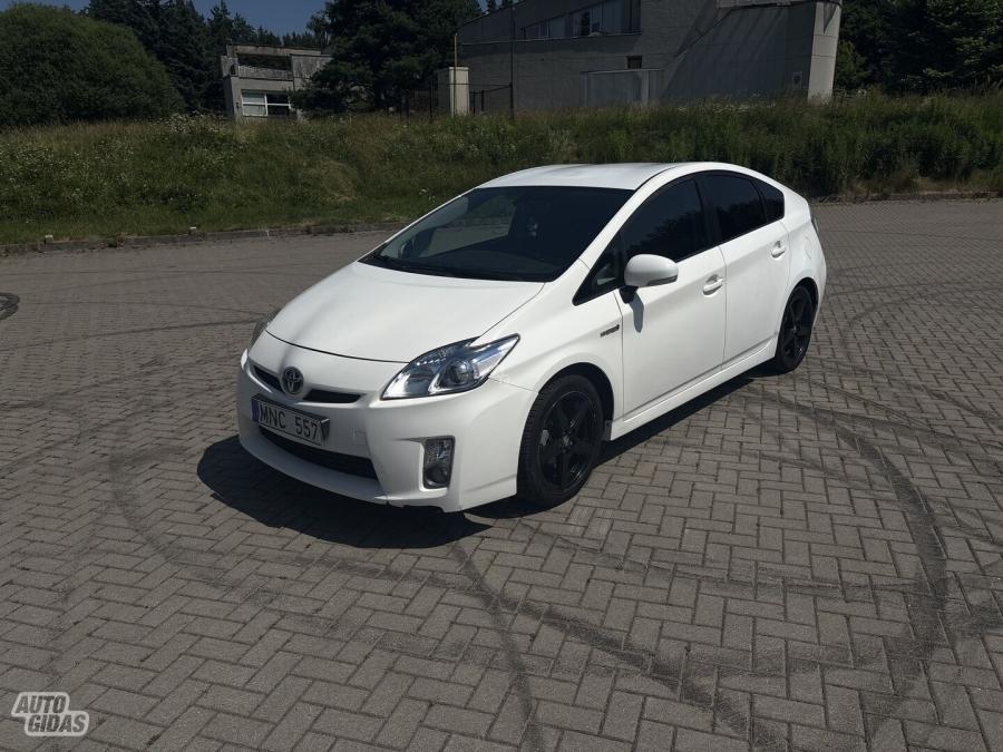 Toyota Prius 2011 Viļņa, ar dzinēja tilpumu 1.80 L un nobraukumu 373 tūkst. km par 4500 €, foto 3 vietnē AUTOMOTO.COM.LV