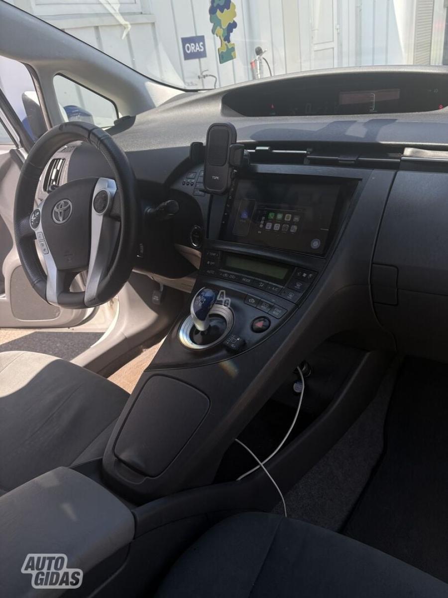 Toyota Prius 2011 Viļņa, ar dzinēja tilpumu 1.80 L un nobraukumu 373 tūkst. km par 4500 €, foto 17 vietnē AUTOMOTO.COM.LV