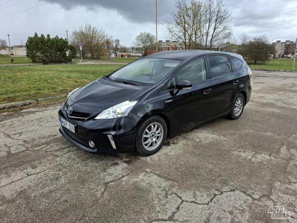 Toyota Prius 2014 in Kaunas, with an engine capacity of 1.80 L and mileage of 263 thousand km for 8800 €, photo 1 on AUTOMOTO.COM.LV